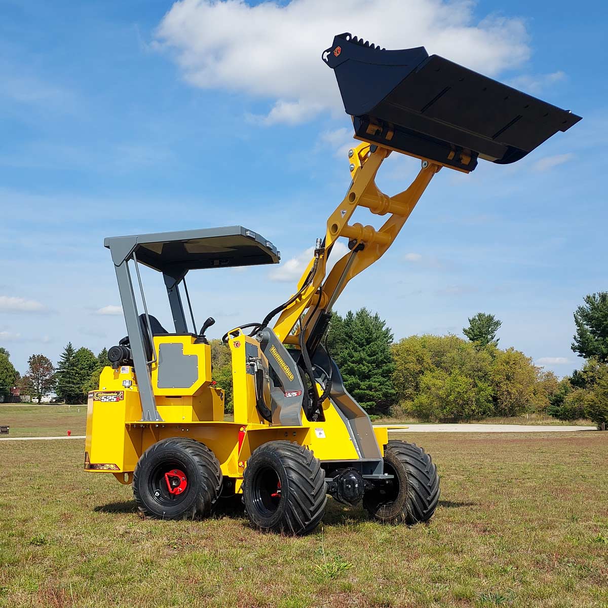 Hummerbee 525M | Compact Articulated Loader